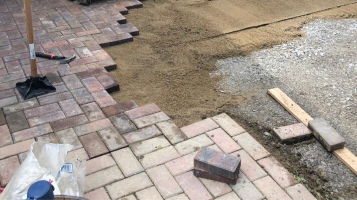 How to Install Pavers: Step-by-Step Guide to Lay Pavers