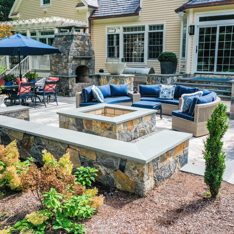 Modern Outdoor Luxury with Manhattan Silver Travertine – Torrison, CT